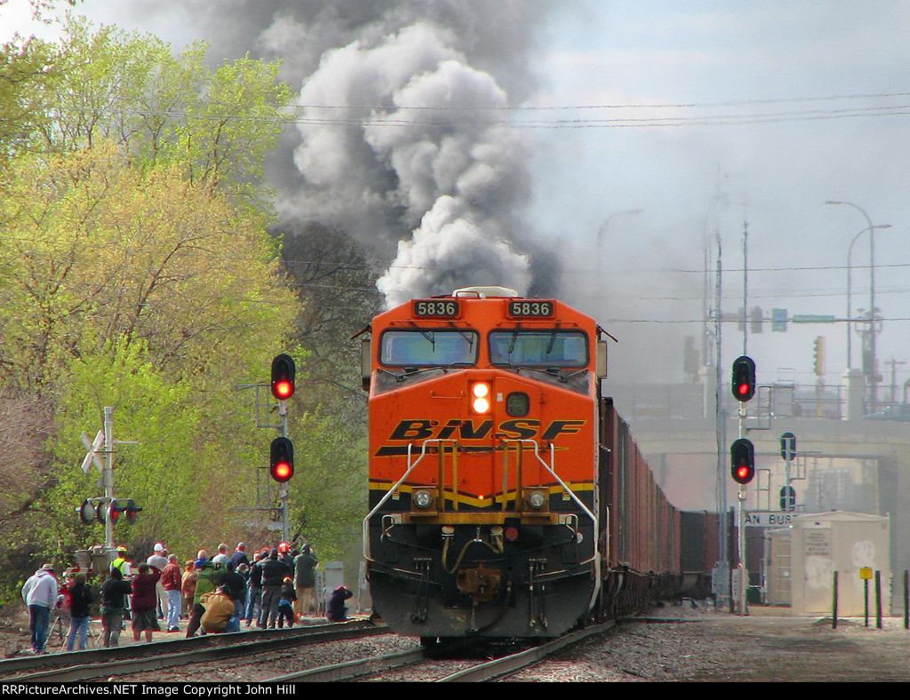 130511010 MILW 261 departs Harrison Street shop on northbound Duluth trip